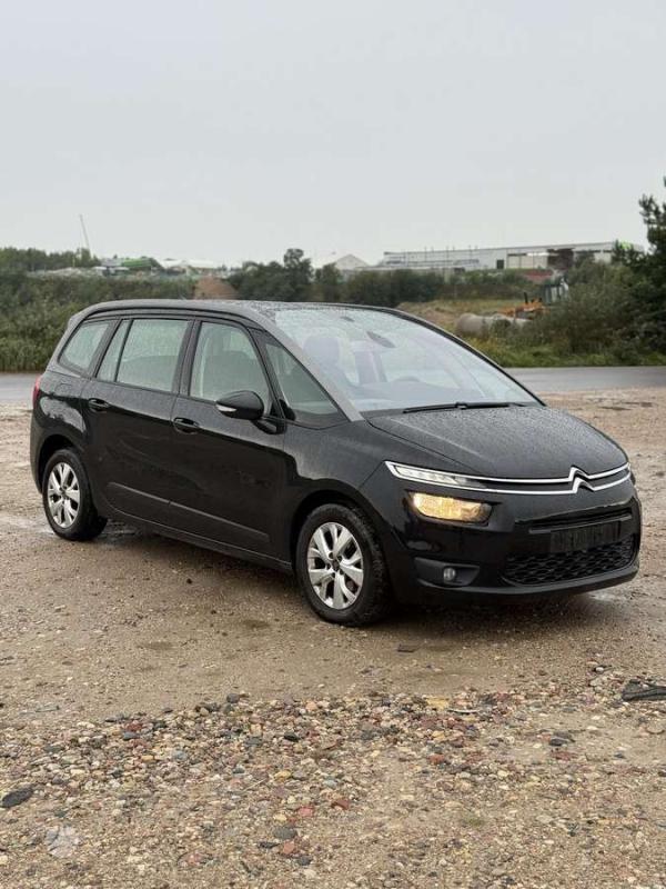 Black Citroen Grand C4 Picasso 2014 in Vilnius, with an engine capacity of 1.56 L and mileage of 310 thousand km for 4500 €, photo 4 on AUTOMOTO.COM.LV