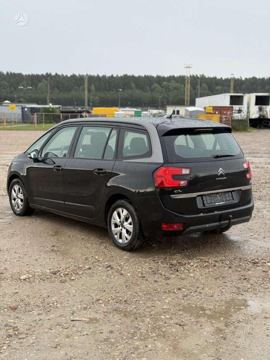 Black Citroen Grand C4 Picasso 2014 in Vilnius, with an engine capacity of 1.56 L and mileage of 310 thousand km for 4500 €, photo 7 on AUTOMOTO.COM.LV