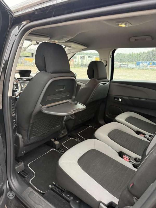 Black Citroen Grand C4 Picasso 2014 in Vilnius, with an engine capacity of 1.56 L and mileage of 310 thousand km for 4500 €, photo 9 on AUTOMOTO.COM.LV