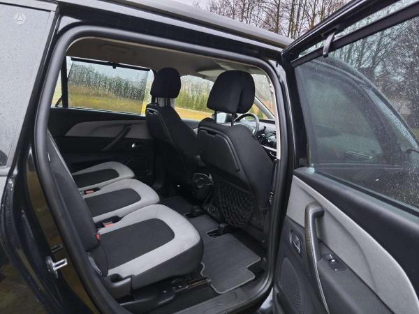 Black Citroen Grand C4 Picasso 2015 in Siauliai, with an engine capacity of 2.00 L and mileage of 257 thousand km for 6100 €, photo 11 on AUTOMOTO.COM.LV