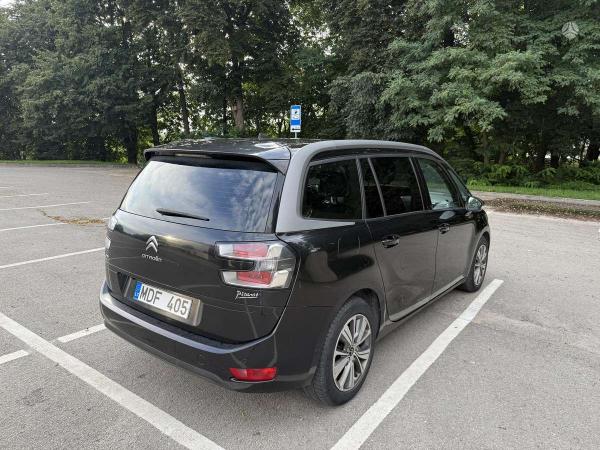 Melns Citroen Grand C4 Picasso 2015 Tauragė, ar dzinēja tilpumu 2.00 L un nobraukumu 227 tūkst. km par 5200 €, foto 4 vietnē AUTOMOTO.COM.LV