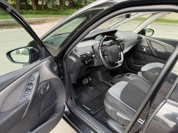 Melns Citroen Grand C4 Picasso 2015 Tauragė, ar dzinēja tilpumu 2.00 L un nobraukumu 227 tūkst. km par 5200 €, foto 8 vietnē AUTOMOTO.COM.LV