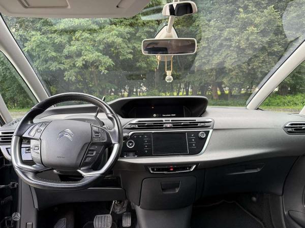 Melns Citroen Grand C4 Picasso 2015 Tauragė, ar dzinēja tilpumu 2.00 L un nobraukumu 227 tūkst. km par 5200 €, foto 10 vietnē AUTOMOTO.COM.LV