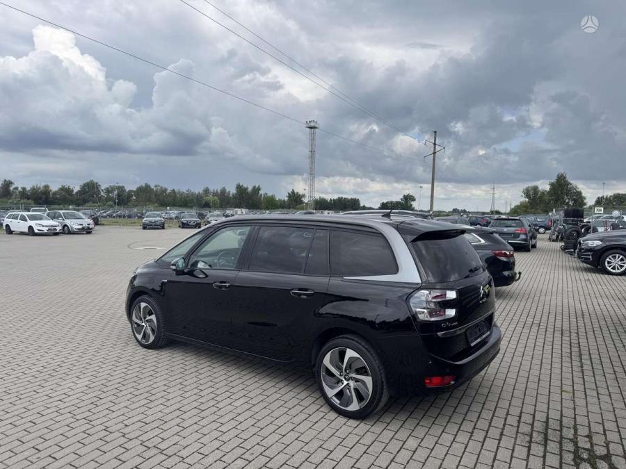 Black Citroen Grand C4 Picasso 2016 in Marijampole, with an engine capacity of 2.00 L and mileage of 205 thousand km for 7800 €, photo 3 on AUTOMOTO.COM.LV