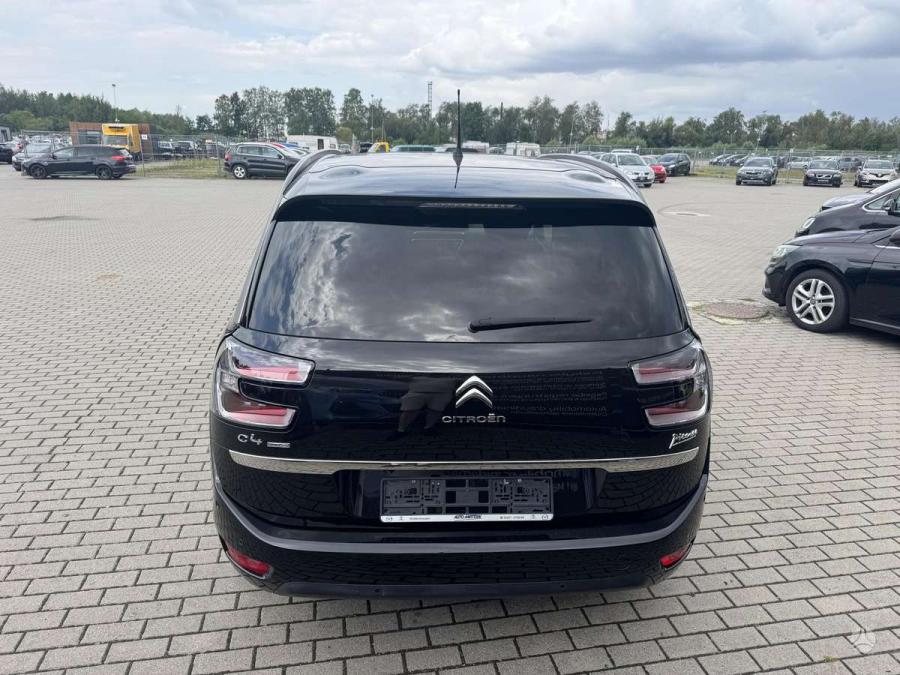 Black Citroen Grand C4 Picasso 2016 in Marijampole, with an engine capacity of 2.00 L and mileage of 205 thousand km for 7800 €, photo 4 on AUTOMOTO.COM.LV