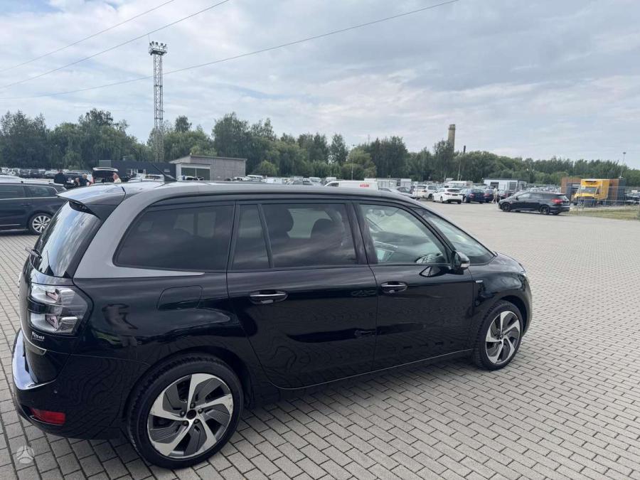 Black Citroen Grand C4 Picasso 2016 in Marijampole, with an engine capacity of 2.00 L and mileage of 205 thousand km for 7800 €, photo 5 on AUTOMOTO.COM.LV