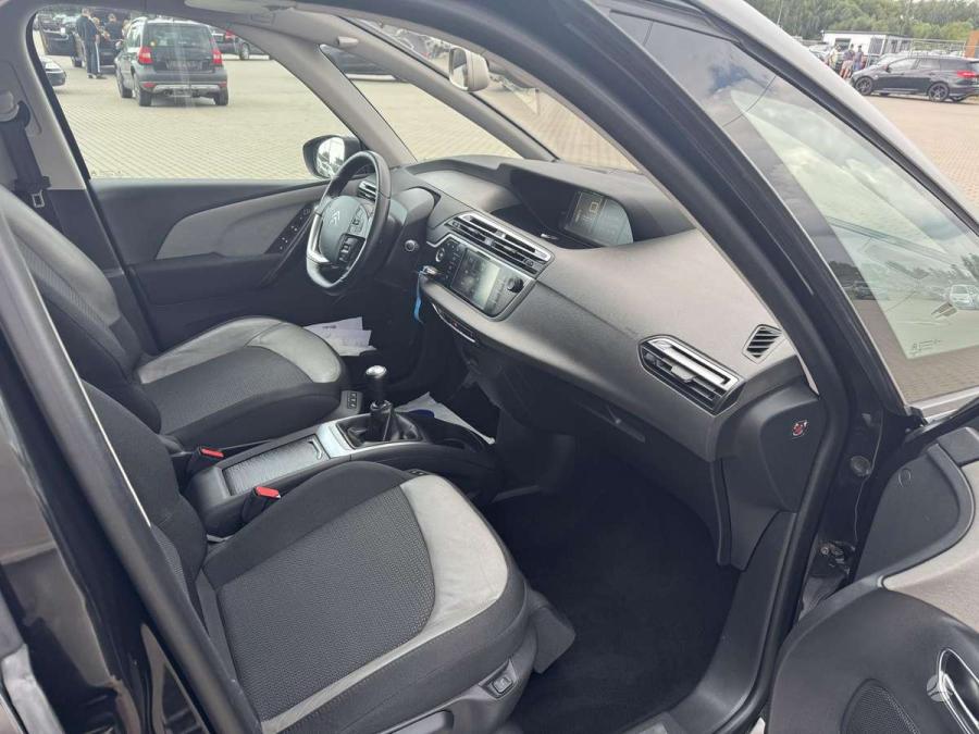 Black Citroen Grand C4 Picasso 2016 in Marijampole, with an engine capacity of 2.00 L and mileage of 205 thousand km for 7800 €, photo 10 on AUTOMOTO.COM.LV