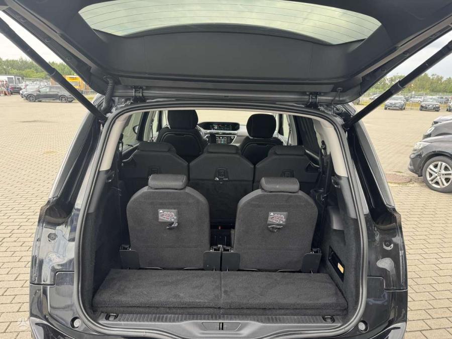 Black Citroen Grand C4 Picasso 2016 in Marijampole, with an engine capacity of 2.00 L and mileage of 205 thousand km for 7800 €, photo 18 on AUTOMOTO.COM.LV