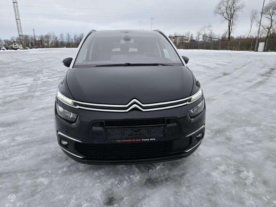 Black Citroen Grand C4 Picasso 2016 in Marijampole, with an engine capacity of 1.56 L and mileage of 299 thousand km for 6900 €, photo 3 on AUTOMOTO.COM.LV