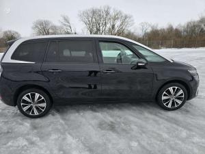 Black Citroen Grand C4 Picasso 2016 in Marijampole, with an engine capacity of 1.56 L and mileage of 299 thousand km for 6900 €, photo 4 on AUTOMOTO.COM.LV