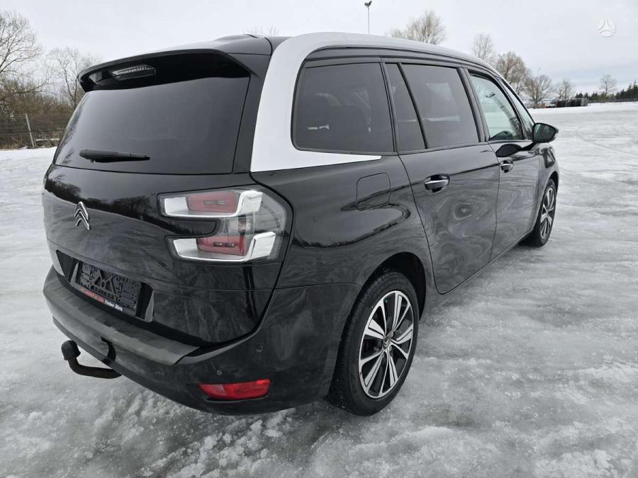 Black Citroen Grand C4 Picasso 2016 in Marijampole, with an engine capacity of 1.56 L and mileage of 299 thousand km for 6900 €, photo 5 on AUTOMOTO.COM.LV