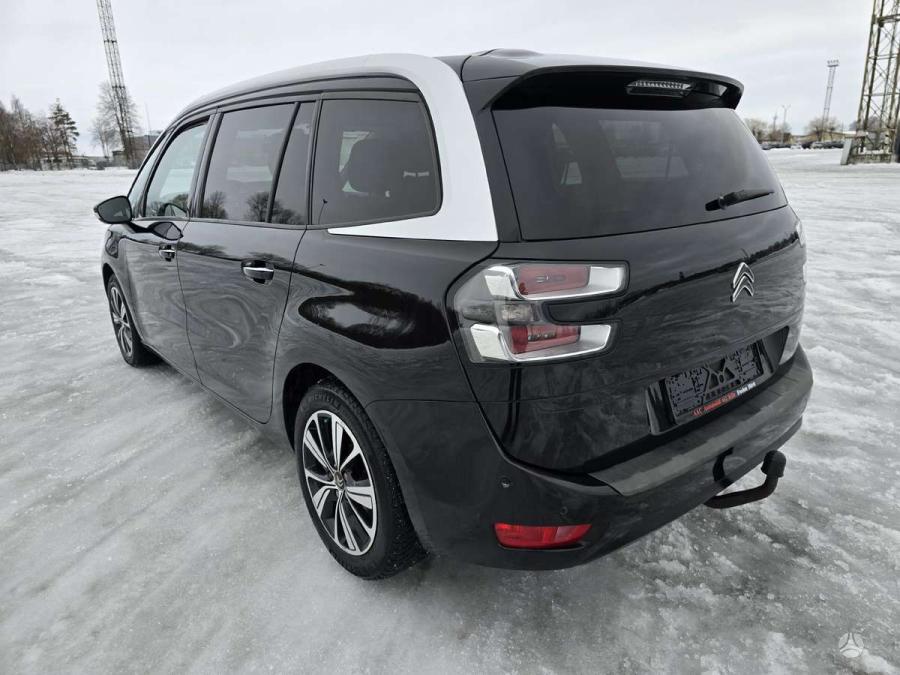 Black Citroen Grand C4 Picasso 2016 in Marijampole, with an engine capacity of 1.56 L and mileage of 299 thousand km for 6900 €, photo 6 on AUTOMOTO.COM.LV