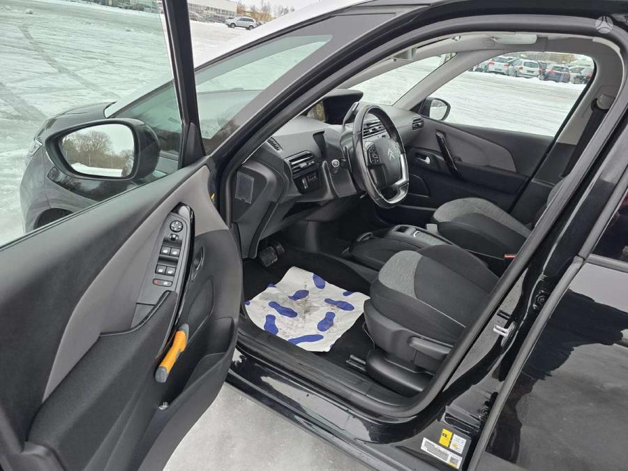 Black Citroen Grand C4 Picasso 2016 in Marijampole, with an engine capacity of 1.56 L and mileage of 299 thousand km for 6900 €, photo 8 on AUTOMOTO.COM.LV