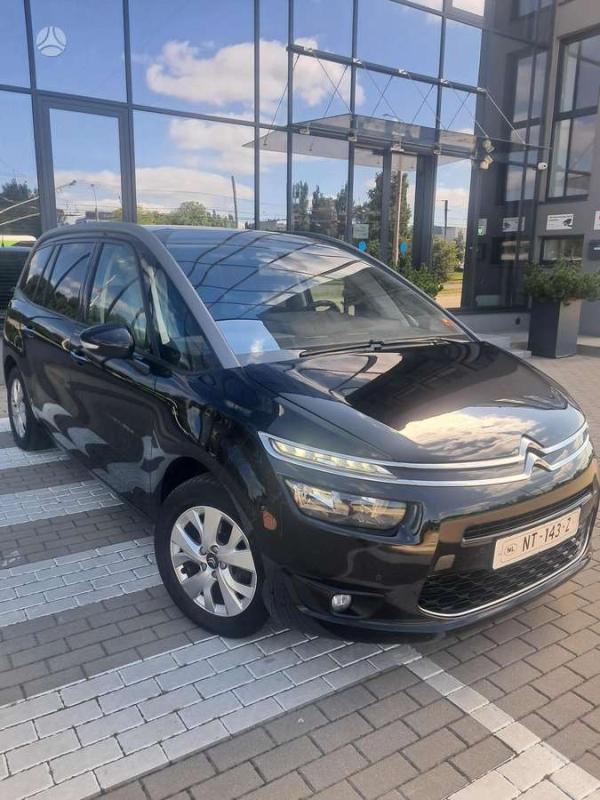 Black Citroen Grand C4 Picasso 2017 in Kaunas, with an engine capacity of 1.60 L and mileage of 252 thousand km for 6250 €, photo 3 on AUTOMOTO.COM.LV