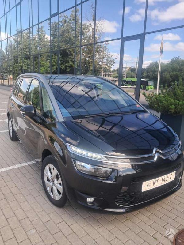 Black Citroen Grand C4 Picasso 2017 in Kaunas, with an engine capacity of 1.60 L and mileage of 252 thousand km for 6250 €, photo 6 on AUTOMOTO.COM.LV