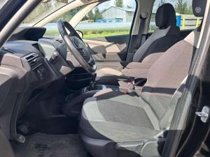 Melns Citroen Grand C4 Picasso 2017 Kauņa, ar dzinēja tilpumu 1.60 L un nobraukumu 252 tūkst. km par 6250 €, foto 22 vietnē AUTOMOTO.COM.LV