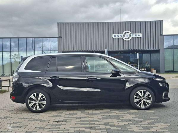 Black Citroen Grand C4 Picasso 2017 in Siauliai, with an engine capacity of 1.60 L and mileage of 223 thousand km for 6600 €, photo 9 on AUTOMOTO.COM.LV