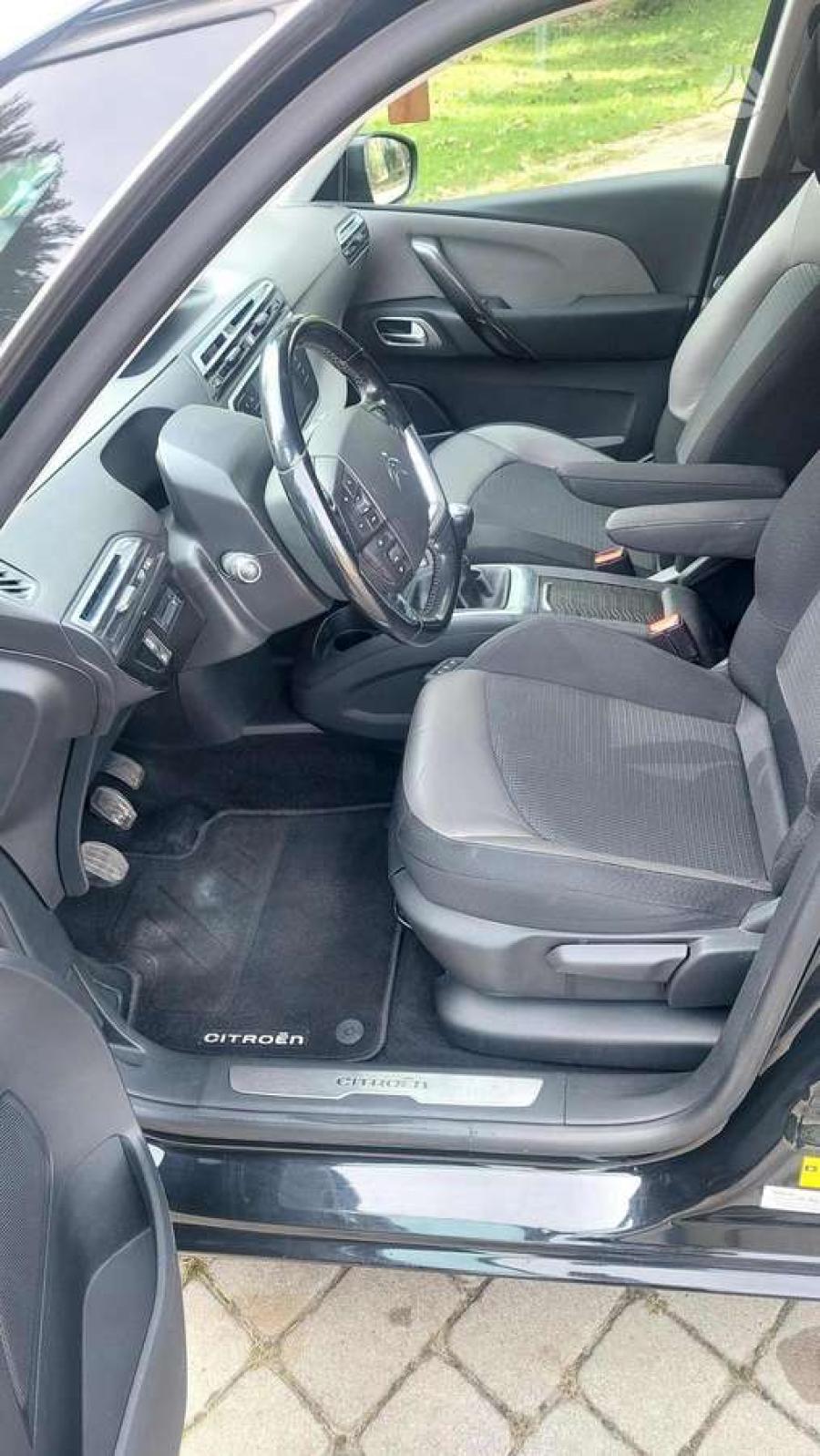 Black Citroen Grand C4 Picasso 2017 in Vilnius, with an engine capacity of 2.00 L and mileage of 163 thousand km for 7950 €, photo 10 on AUTOMOTO.COM.LV