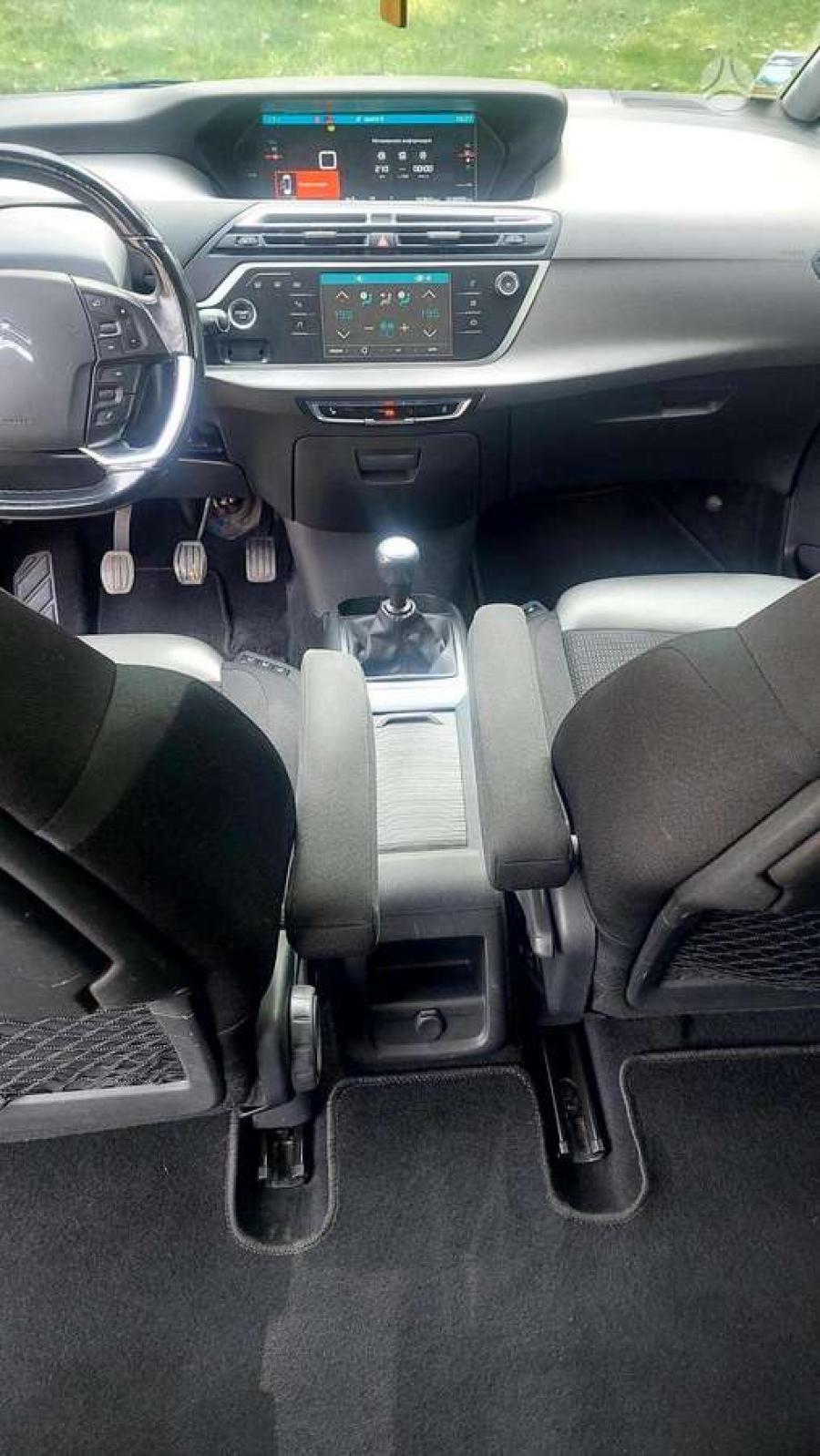 Black Citroen Grand C4 Picasso 2017 in Vilnius, with an engine capacity of 2.00 L and mileage of 163 thousand km for 7950 €, photo 11 on AUTOMOTO.COM.LV