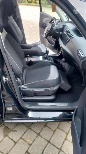 Black Citroen Grand C4 Picasso 2017 in Vilnius, with an engine capacity of 2.00 L and mileage of 163 thousand km for 7950 €, photo 12 on AUTOMOTO.COM.LV