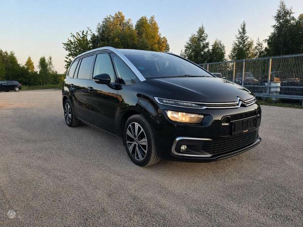 Black Citroen Grand C4 Picasso 2018 in Pakruojis, with an engine capacity of 2.00 L and mileage of 219 thousand km for 6800 €, photo 2 on AUTOMOTO.COM.LV