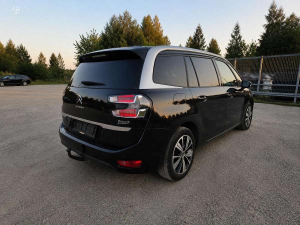 Black Citroen Grand C4 Picasso 2018 in Pakruojis, with an engine capacity of 2.00 L and mileage of 219 thousand km for 6800 €, photo 4 on AUTOMOTO.COM.LV