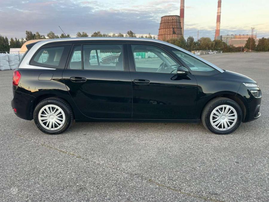 Black Citroen Grand C4 Picasso 2018 in Kaunas, with an engine capacity of 1.56 L and mileage of 320 thousand km for 4899 €, photo 6 on AUTOMOTO.COM.LV