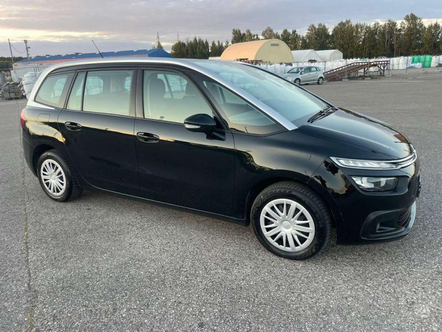Black Citroen Grand C4 Picasso 2018 in Kaunas, with an engine capacity of 1.56 L and mileage of 320 thousand km for 4899 €, photo 9 on AUTOMOTO.COM.LV