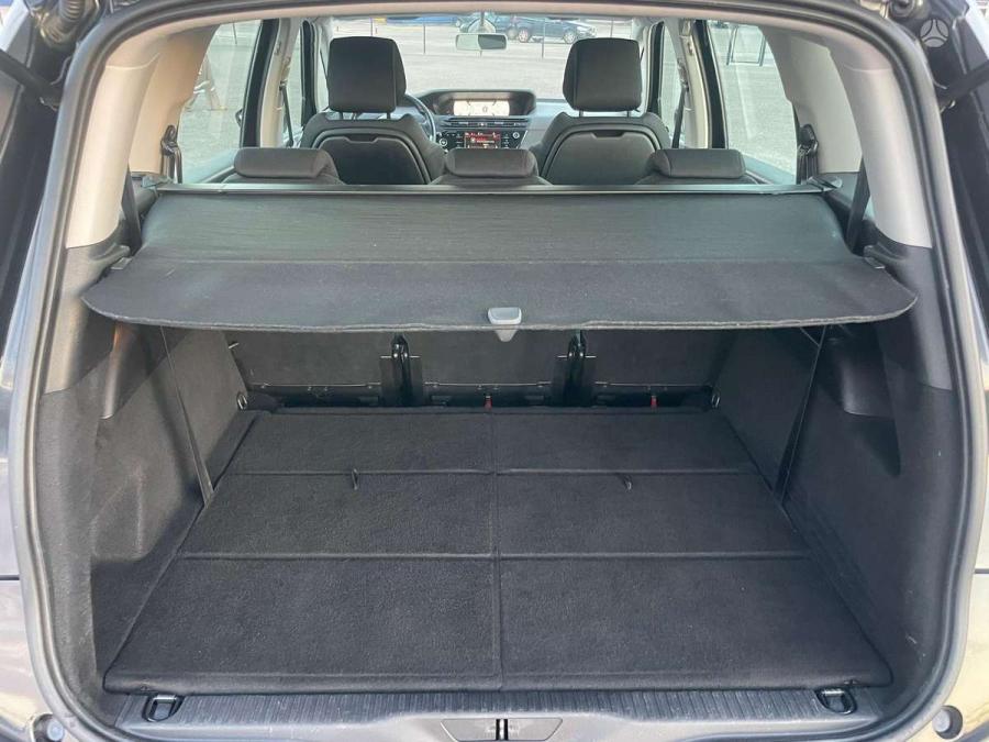 Black Citroen Grand C4 Picasso 2018 in Kaunas, with an engine capacity of 1.56 L and mileage of 320 thousand km for 4899 €, photo 16 on AUTOMOTO.COM.LV