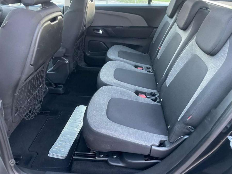 Black Citroen Grand C4 Picasso 2018 in Kaunas, with an engine capacity of 1.56 L and mileage of 320 thousand km for 4899 €, photo 17 on AUTOMOTO.COM.LV