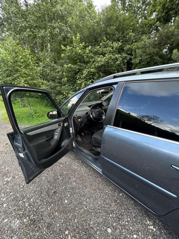 Blue Citroen Grand C4 Picasso 2011 in Vilnius, with an engine capacity of 2.00 L and mileage of 279 thousand km for 1700 €, photo 8 on AUTOMOTO.COM.LV
