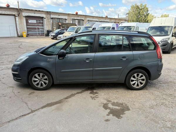 Zils Citroen Grand C4 Picasso 2011 Šauļi, ar dzinēja tilpumu 1.56 L un nobraukumu 235 tūkst. km par 2350 €, foto 2 vietnē AUTOMOTO.COM.LV