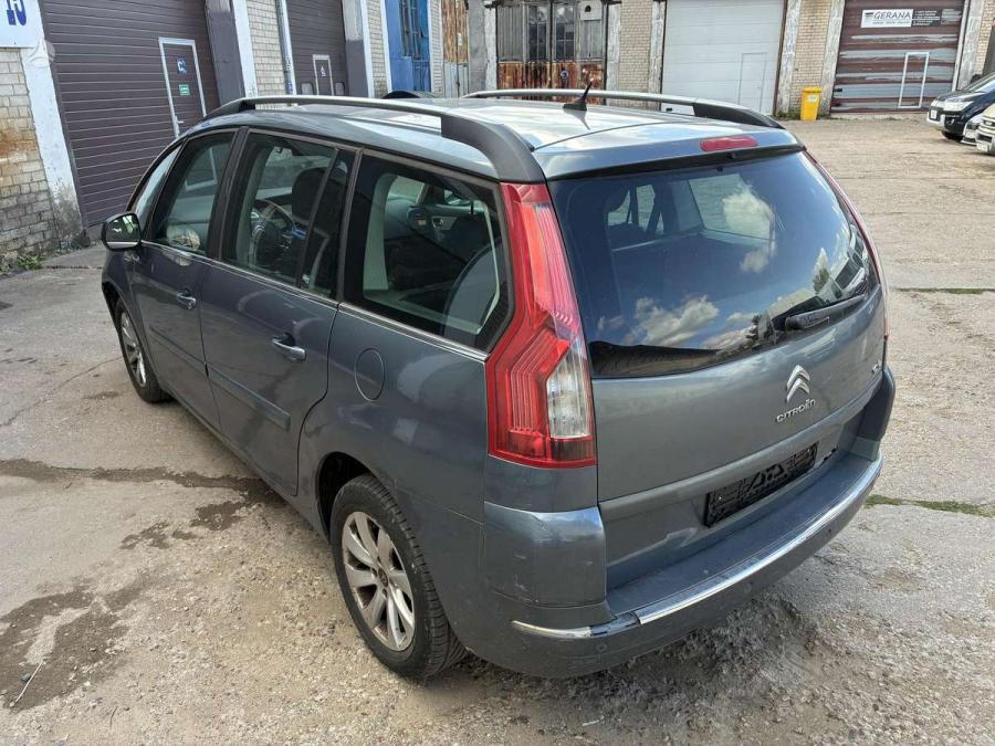 Blue Citroen Grand C4 Picasso 2011 in Siauliai, with an engine capacity of 1.56 L and mileage of 235 thousand km for 2350 €, photo 4 on AUTOMOTO.COM.LV