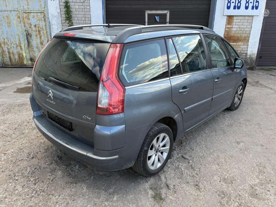 Blue Citroen Grand C4 Picasso 2011 in Siauliai, with an engine capacity of 1.56 L and mileage of 235 thousand km for 2350 €, photo 6 on AUTOMOTO.COM.LV