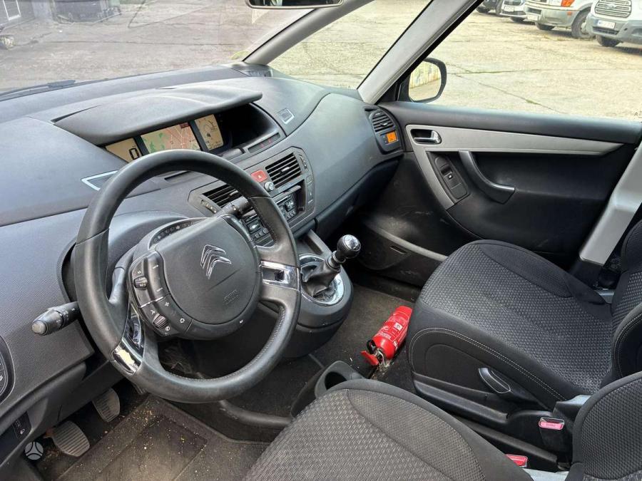 Blue Citroen Grand C4 Picasso 2011 in Siauliai, with an engine capacity of 1.56 L and mileage of 235 thousand km for 2350 €, photo 15 on AUTOMOTO.COM.LV