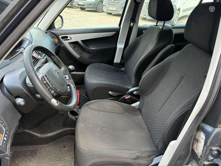 Blue Citroen Grand C4 Picasso 2011 in Siauliai, with an engine capacity of 1.56 L and mileage of 235 thousand km for 2350 €, photo 16 on AUTOMOTO.COM.LV