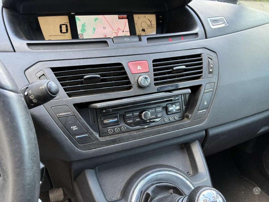 Blue Citroen Grand C4 Picasso 2011 in Siauliai, with an engine capacity of 1.56 L and mileage of 235 thousand km for 2350 €, photo 17 on AUTOMOTO.COM.LV
