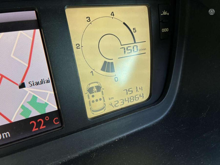 Blue Citroen Grand C4 Picasso 2011 in Siauliai, with an engine capacity of 1.56 L and mileage of 235 thousand km for 2350 €, photo 19 on AUTOMOTO.COM.LV