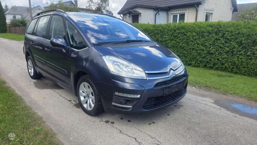 Blue Citroen Grand C4 Picasso 2012 in Kaunas, with an engine capacity of 1.56 L and mileage of 286 thousand km for 3450 €, photo 4 on AUTOMOTO.COM.LV