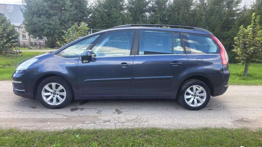 Blue Citroen Grand C4 Picasso 2012 in Kaunas, with an engine capacity of 1.56 L and mileage of 286 thousand km for 3450 €, photo 9 on AUTOMOTO.COM.LV