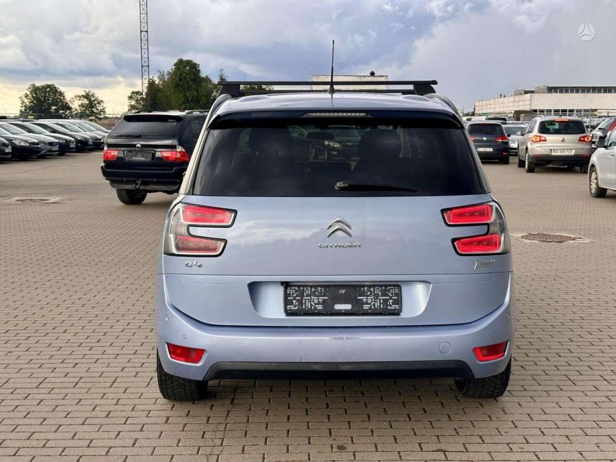 Blue Citroen Grand C4 Picasso 2013 in Marijampole, with an engine capacity of 1.56 L and mileage of 164 thousand km for 4700 €, photo 5 on AUTOMOTO.COM.LV