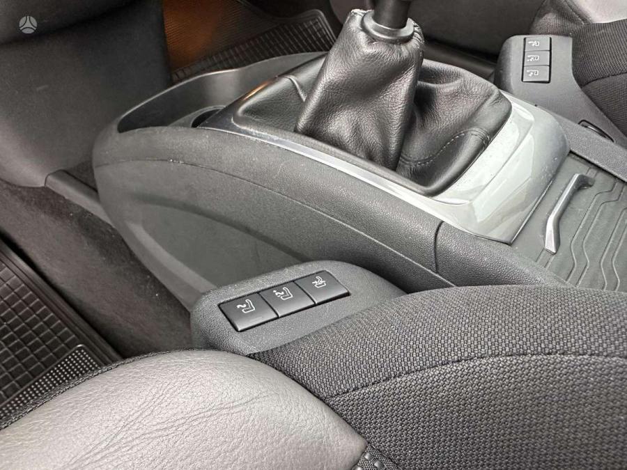 Blue Citroen Grand C4 Picasso 2013 in Marijampole, with an engine capacity of 1.56 L and mileage of 164 thousand km for 4700 €, photo 19 on AUTOMOTO.COM.LV
