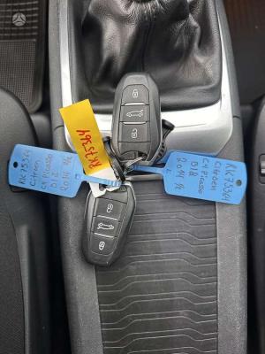 Blue Citroen Grand C4 Picasso 2013 in Marijampole, with an engine capacity of 1.56 L and mileage of 164 thousand km for 4700 €, photo 25 on AUTOMOTO.COM.LV