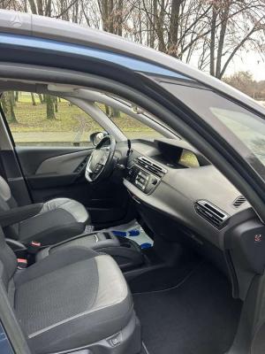 Blue Citroen Grand C4 Picasso 2014 in Taurage, with an engine capacity of 2.00 L and mileage of 250 thousand km for 5750 €, photo 16 on AUTOMOTO.COM.LV