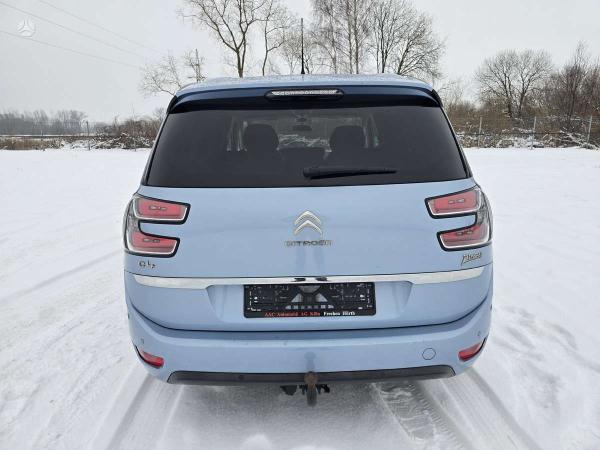 Blue Citroen Grand C4 Picasso 2014 in Marijampole, with an engine capacity of 1.56 L and mileage of 282 thousand km for 5500 €, photo 6 on AUTOMOTO.COM.LV