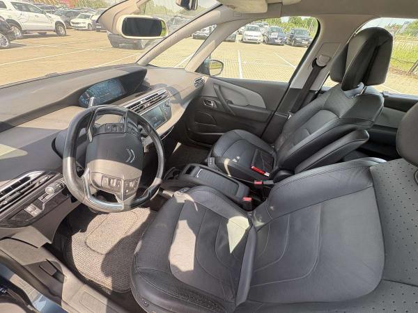 Blue Citroen Grand C4 Picasso 2014 in Taurage, with an engine capacity of 2.00 L and mileage of 239 thousand km for 6200 €, photo 9 on AUTOMOTO.COM.LV