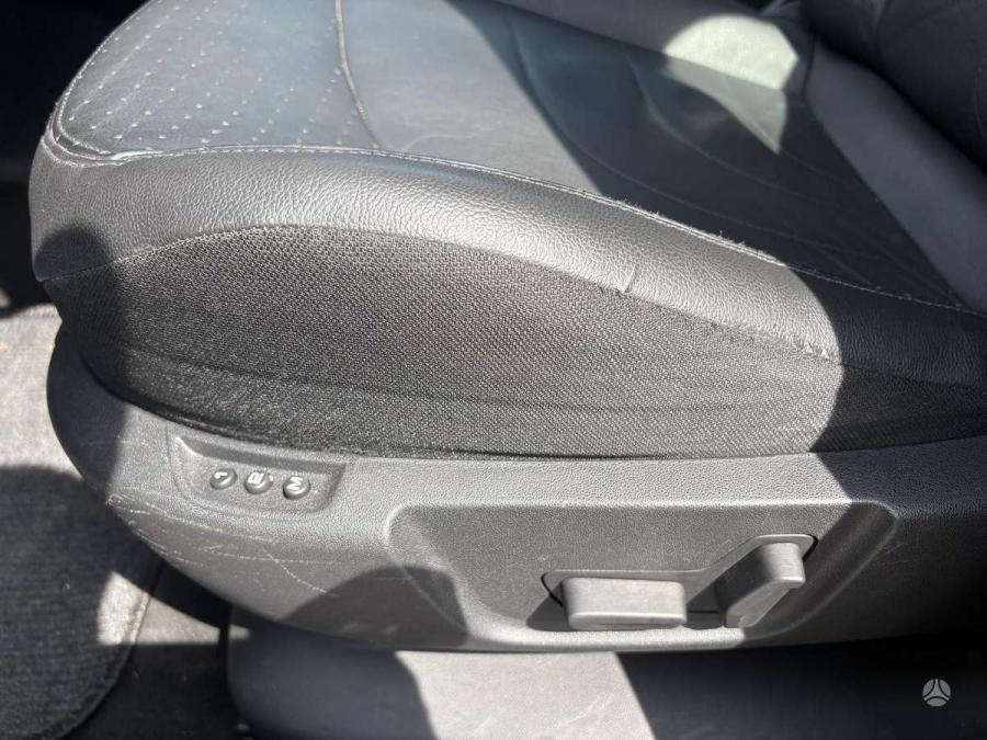 Zils Citroen Grand C4 Picasso 2014 Tauragė, ar dzinēja tilpumu 2.00 L un nobraukumu 239 tūkst. km par 6200 €, foto 11 vietnē AUTOMOTO.COM.LV