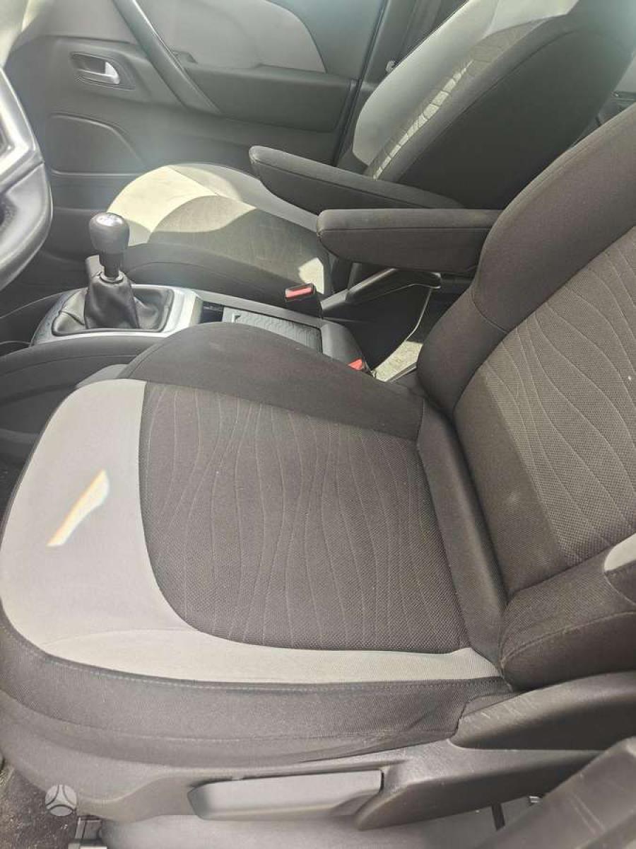 Zils Citroen Grand C4 Picasso 2014 Klaipėda, ar dzinēja tilpumu 1.56 L un nobraukumu 232 tūkst. km par 3999 €, foto 7 vietnē AUTOMOTO.COM.LV