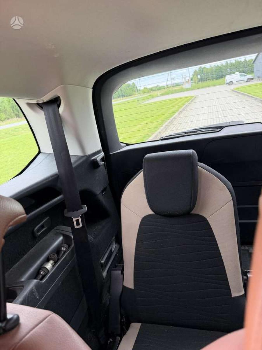 Zils Citroen Grand C4 Picasso 2014 Raseiniai, ar dzinēja tilpumu 1.56 L un nobraukumu 234 tūkst. km par 4750 €, foto 39 vietnē AUTOMOTO.COM.LV