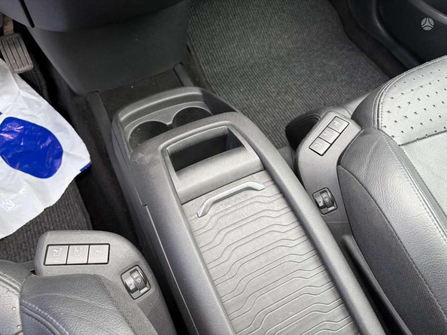 Zils Citroen Grand C4 Picasso 2014 Tauragė, ar dzinēja tilpumu 2.00 L un nobraukumu 240 tūkst. km par 6250 €, foto 16 vietnē AUTOMOTO.COM.LV